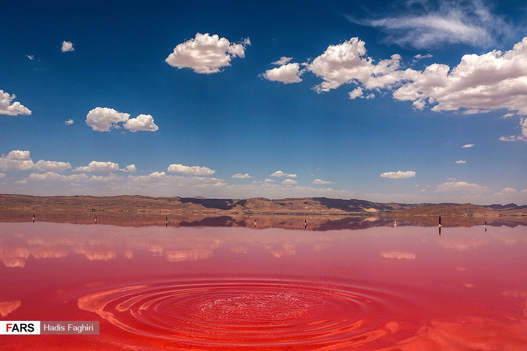 Le meravigliose acque colorate del Lago Rosa in Iran | CUENEWS