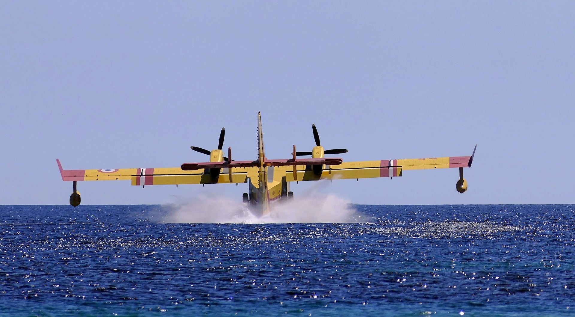 Canadair: quando sono nati e come funzionano - Space | CUENEWS