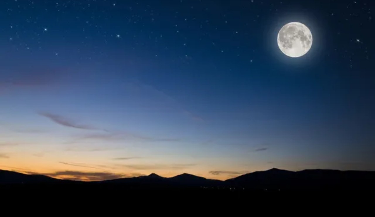 La nuova Luna, le sue origini sono misteriose ma la sua presenza era ...